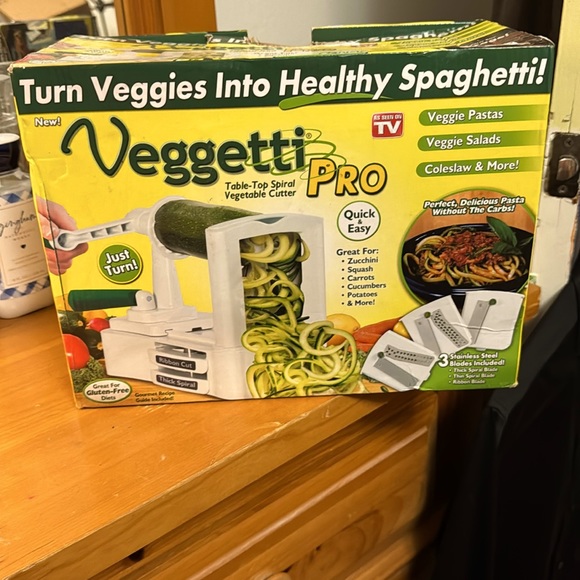 As Seen On TV | Kitchen | Veggetti Pro Spiral Vegetable Cutter As Seen ...